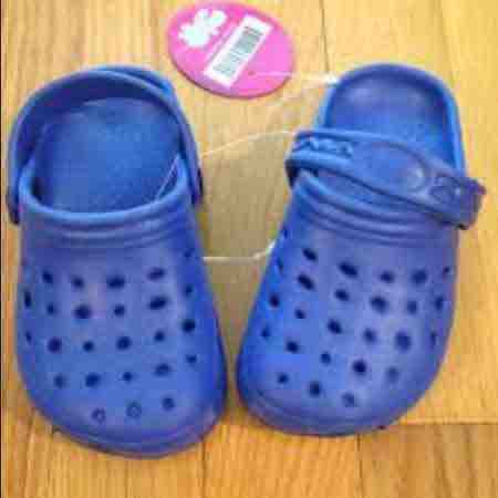 How Do Fake Crocs Look Like? (Find Out in 2023) | Footted