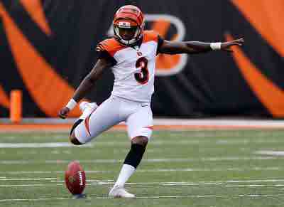 Why Do Kickers Wear Two Different Shoes | Footted