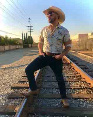 15 Business Casual With Cowboy Boots (And Cowgirls too) | Footted